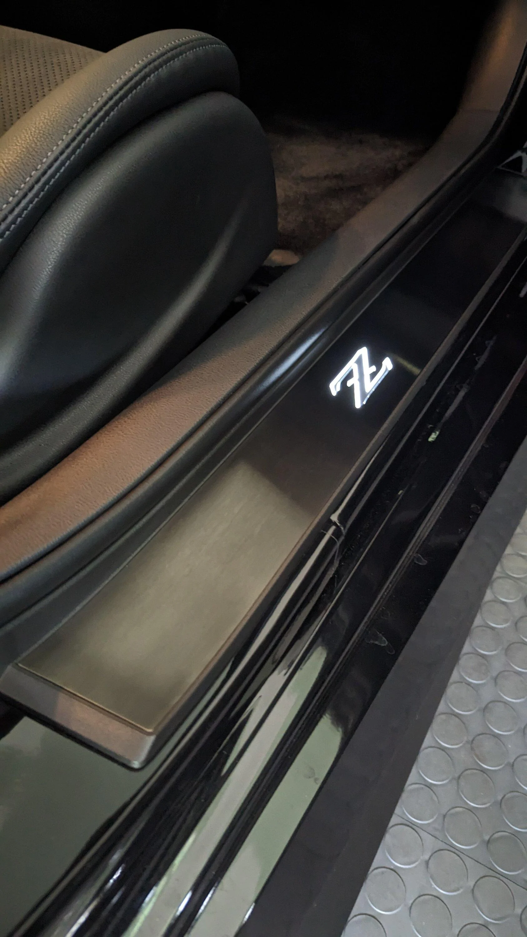 Illuminated kick plates | 2023+ Nissan Z Forum, Community, Owners, News ...